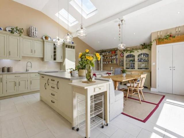 4 bed house for sale