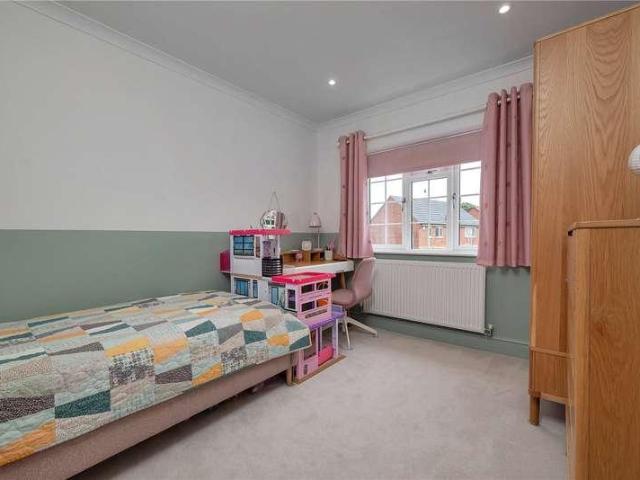 4 bed house for sale