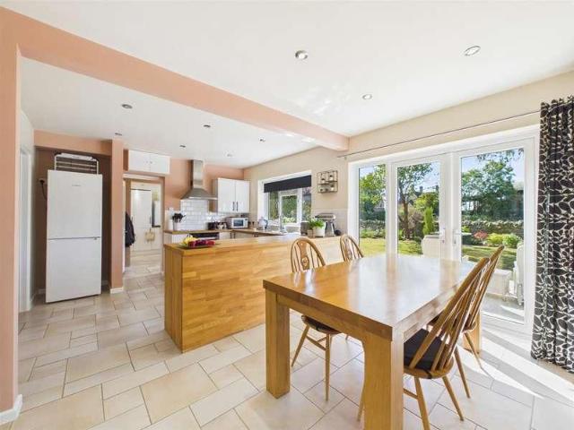 4 bed house for sale