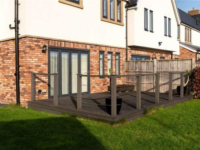 4 bed house for sale