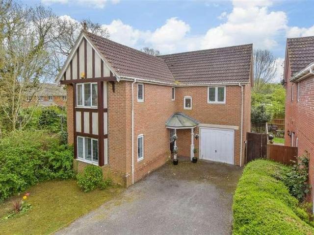 4 bed house for sale
