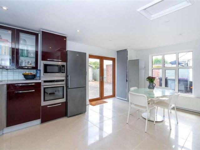 4 bed house for sale