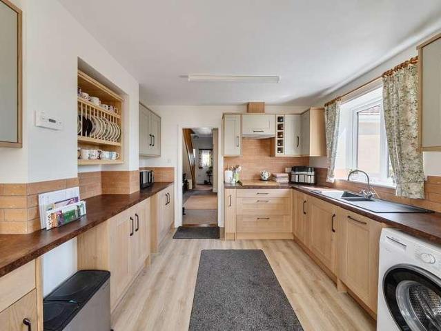 4 bed house for sale