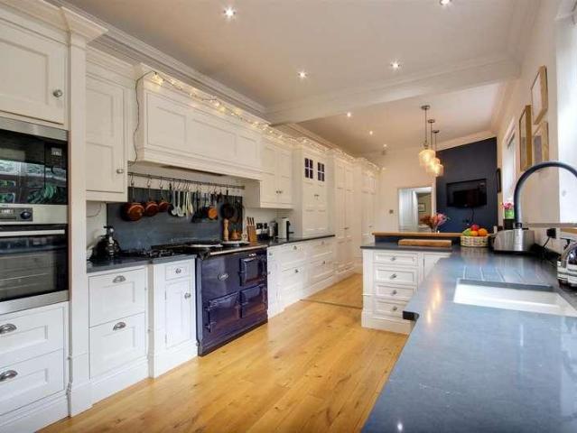 4 bed house for sale
