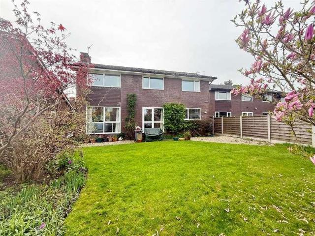 4 bed house for sale