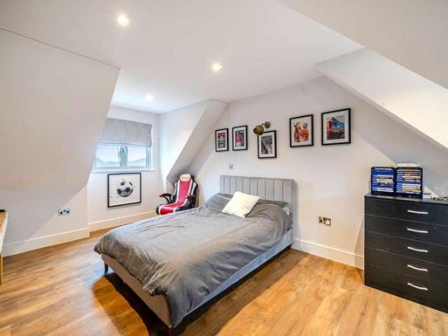 4 bed house for sale
