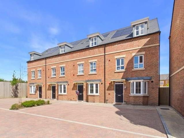 4 bed house for sale