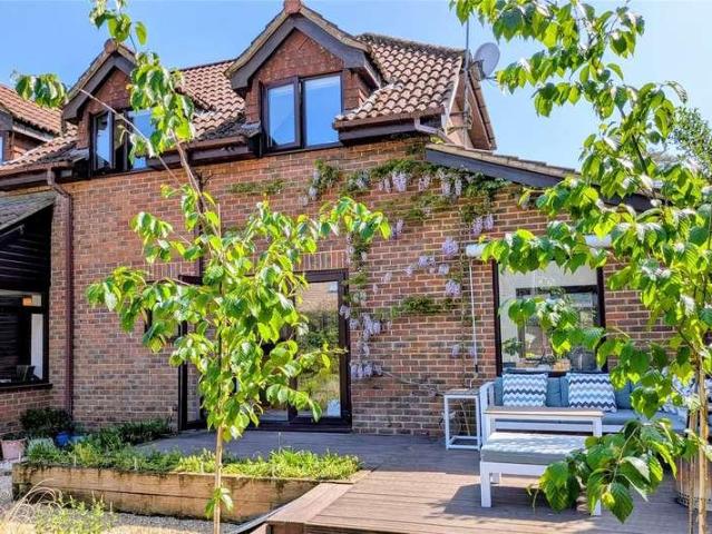 4 bed house for sale