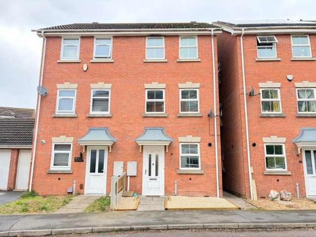 4 bed house for sale