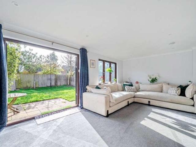 4 bed house for sale