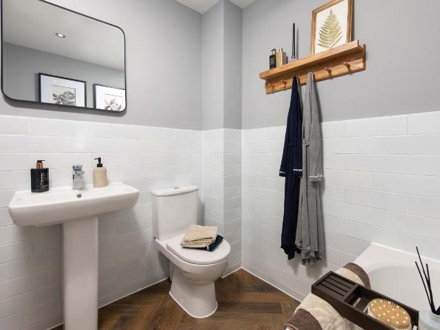 4 bed house for sale