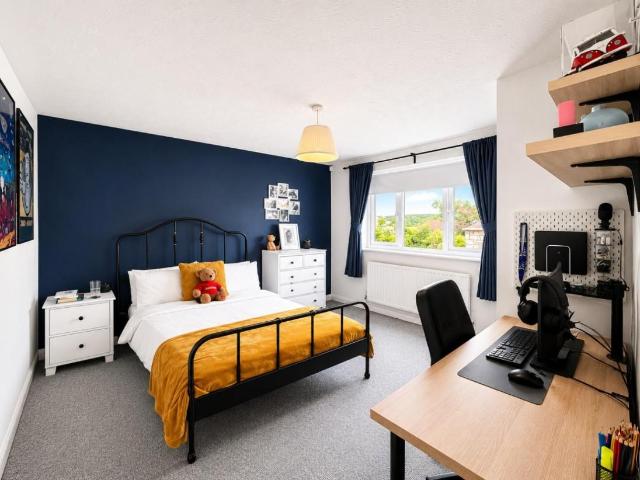 4 bed house for sale