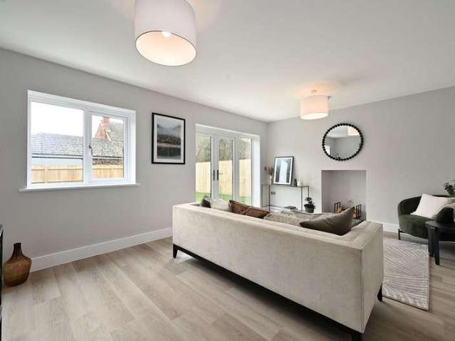 4 bed house for sale