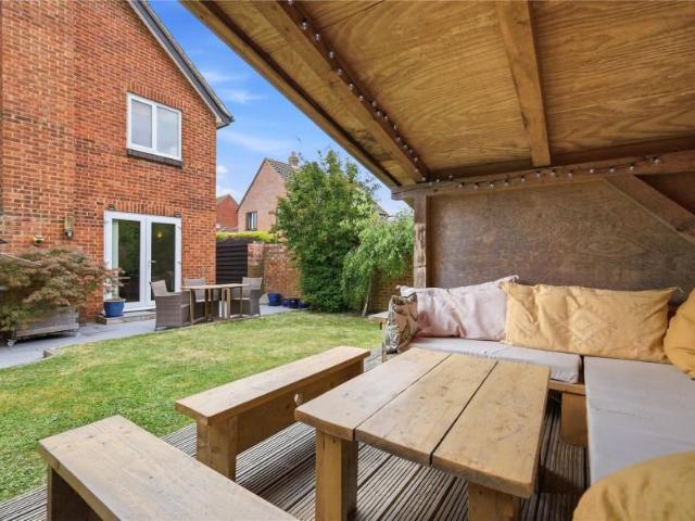 4 bed house for sale