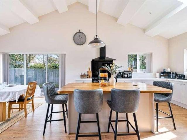 4 bed house for sale