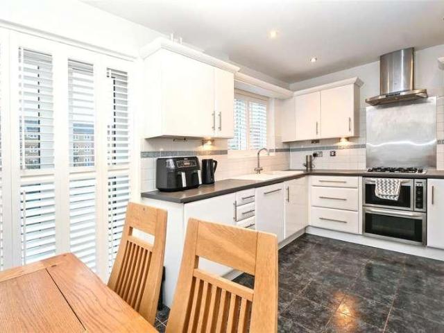 4 bed house for sale