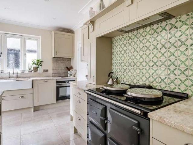 4 bed house for sale