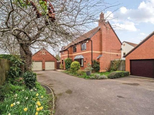 4 bed house for sale