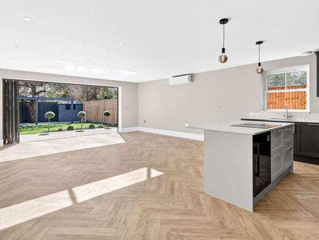 4 bed house for sale