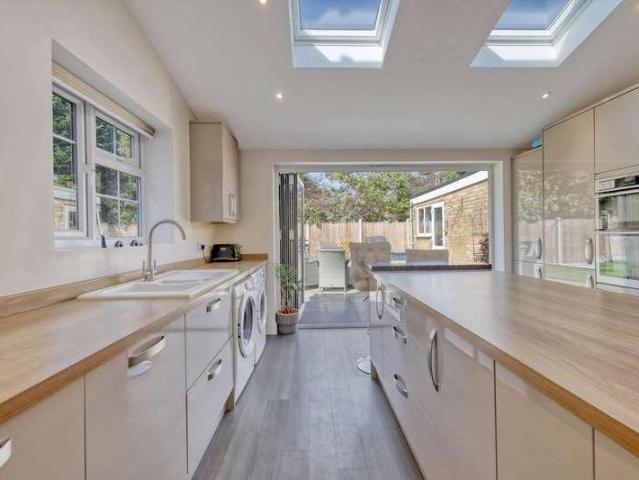 4 bed house for sale