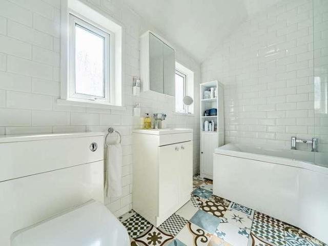 4 bed house for sale