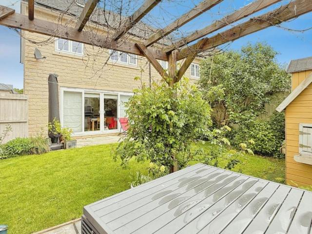 4 bed house for sale