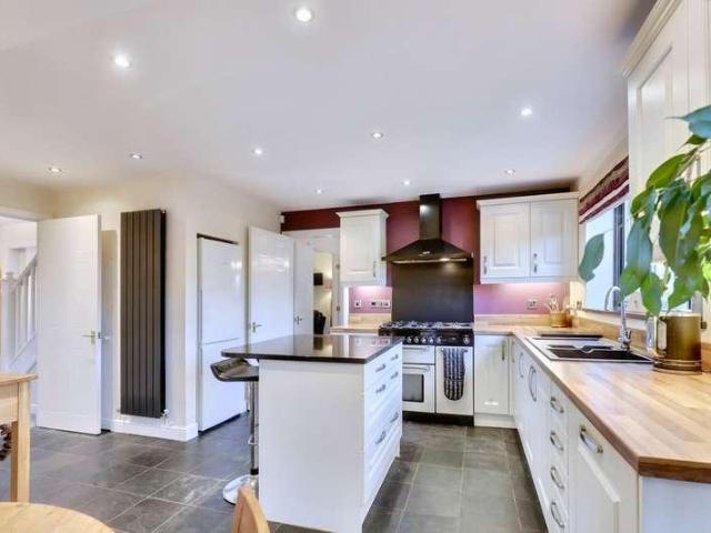 4 bed house for sale