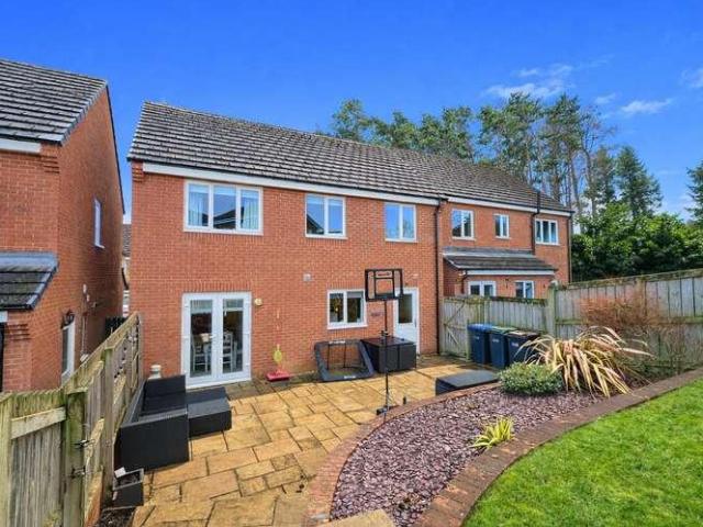 4 bed house for sale
