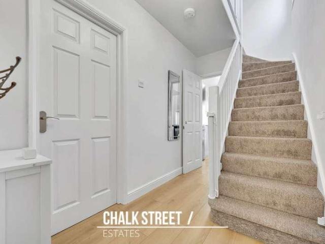 4 bed house for sale