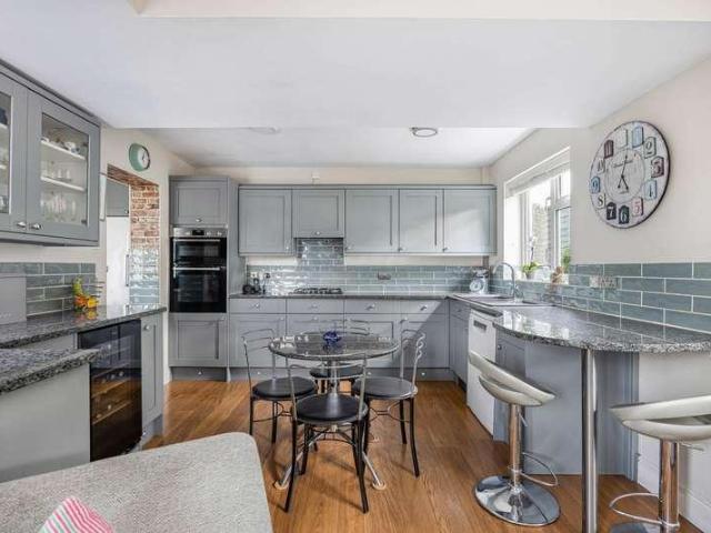 4 bed house for sale