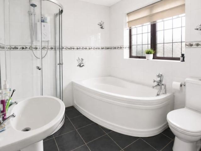 4 bed house for sale