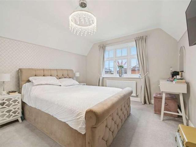 4 bed house for sale