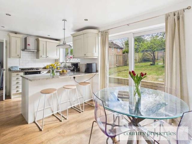 4 bed house for sale