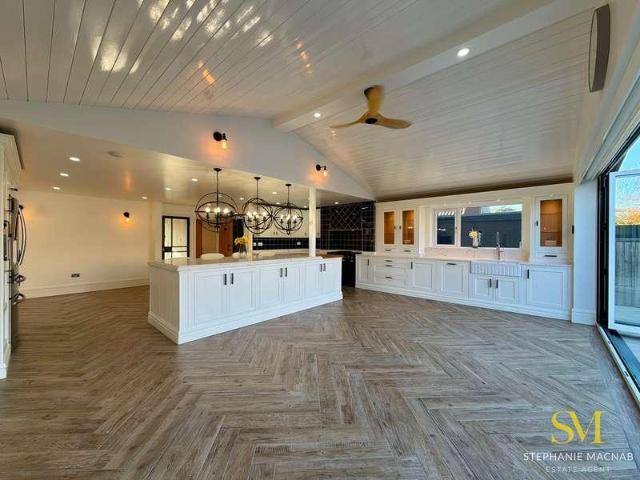 4 bed house for sale