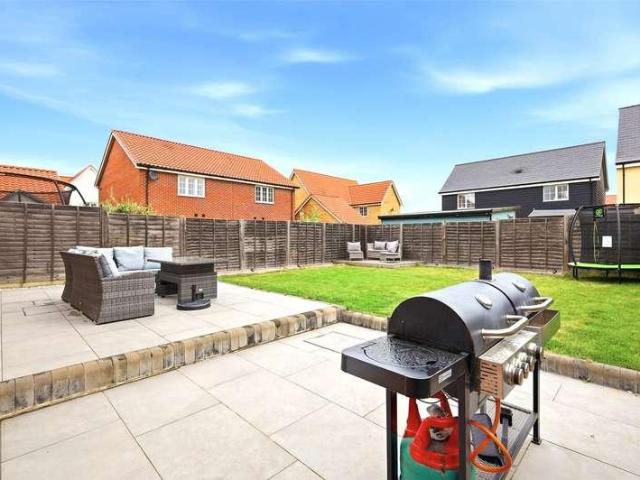 4 bed house for sale