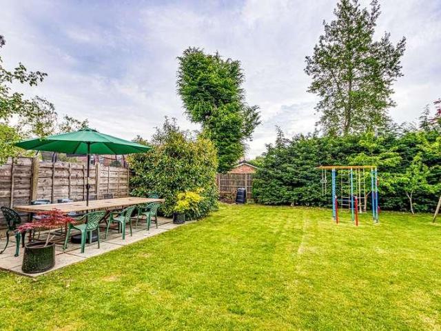 4 bed house for sale