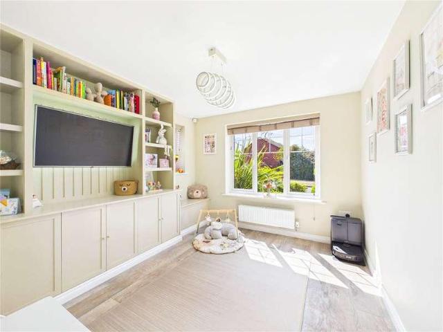 4 bed house for sale