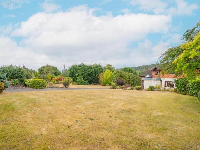 4 bed house for sale