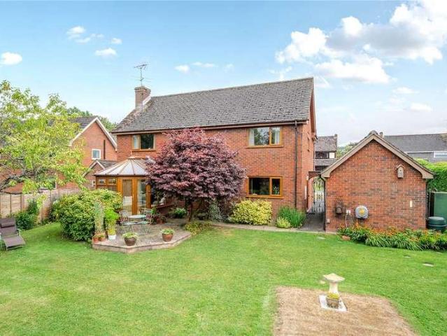 4 bed house for sale