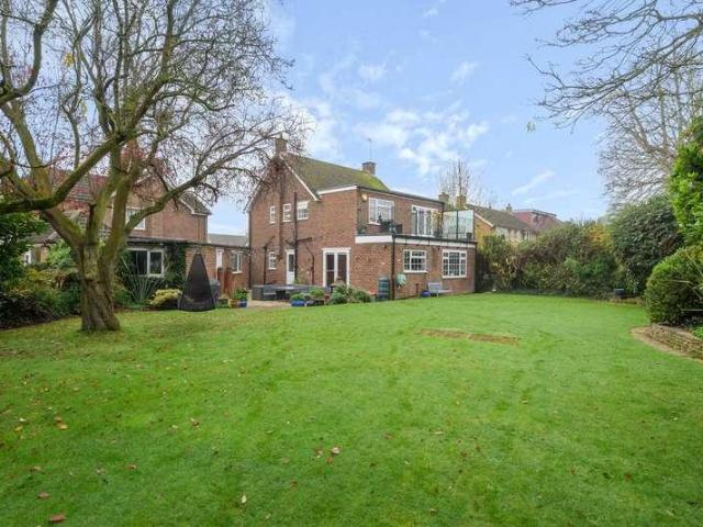 4 bed house for sale