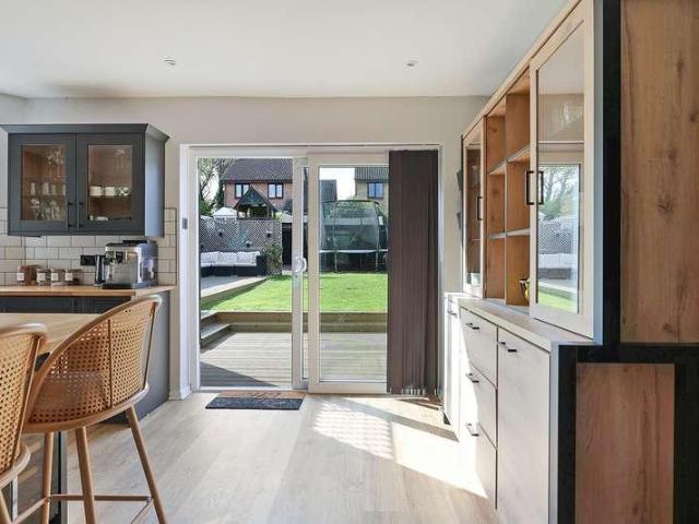 4 bed house for sale