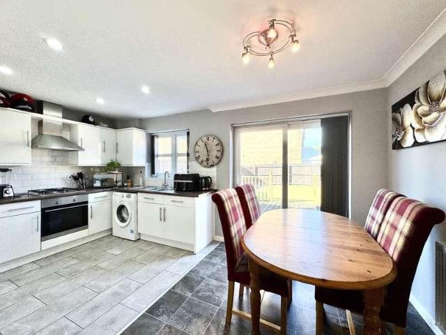 4 bed house for sale