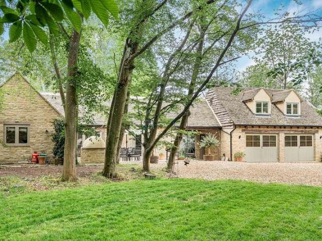 6 bed house for sale