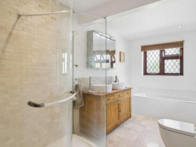 4 bed house for sale