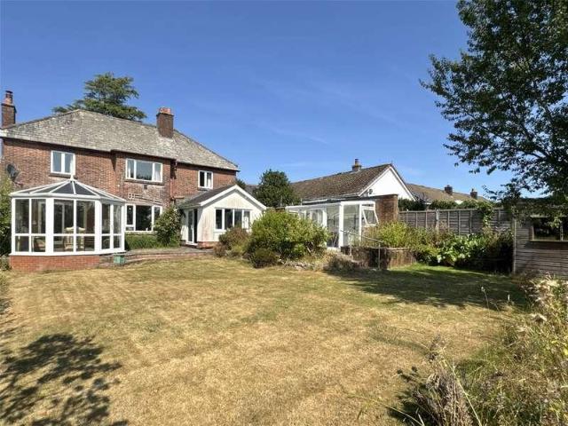 4 bed house for sale