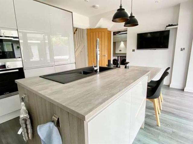 4 bed house for sale