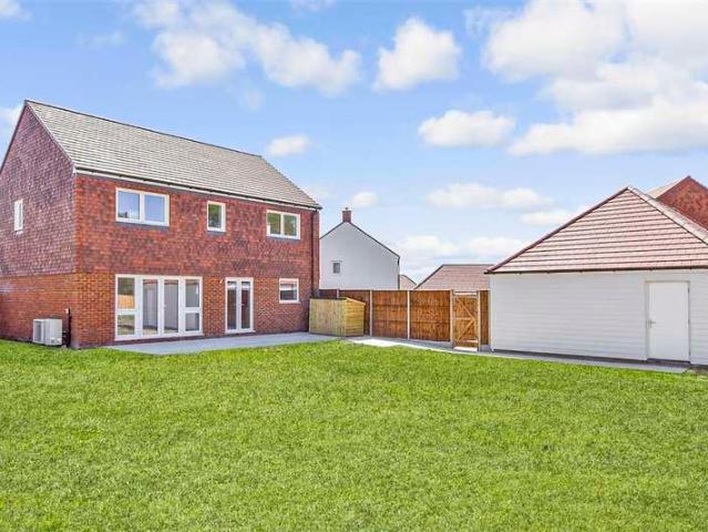 4 bed house for sale
