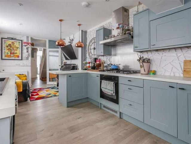 4 bed house for sale