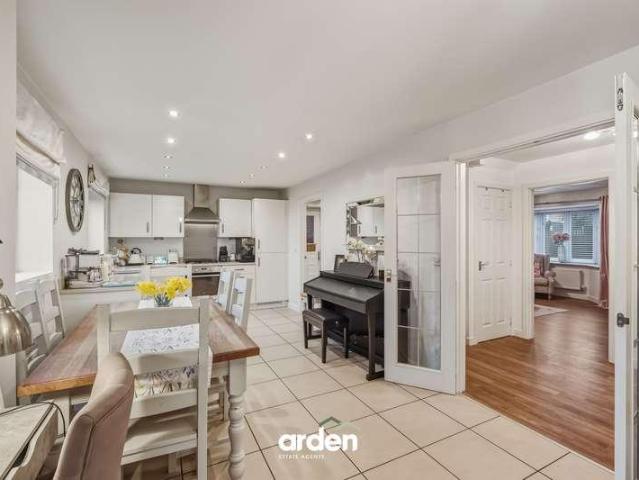 4 bed house for sale