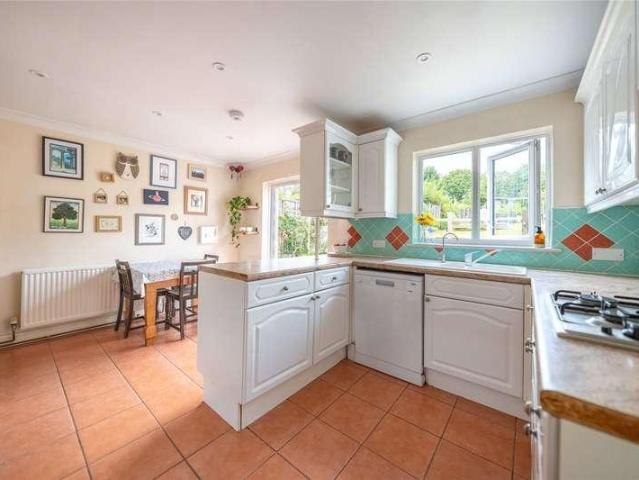 4 bed house for sale